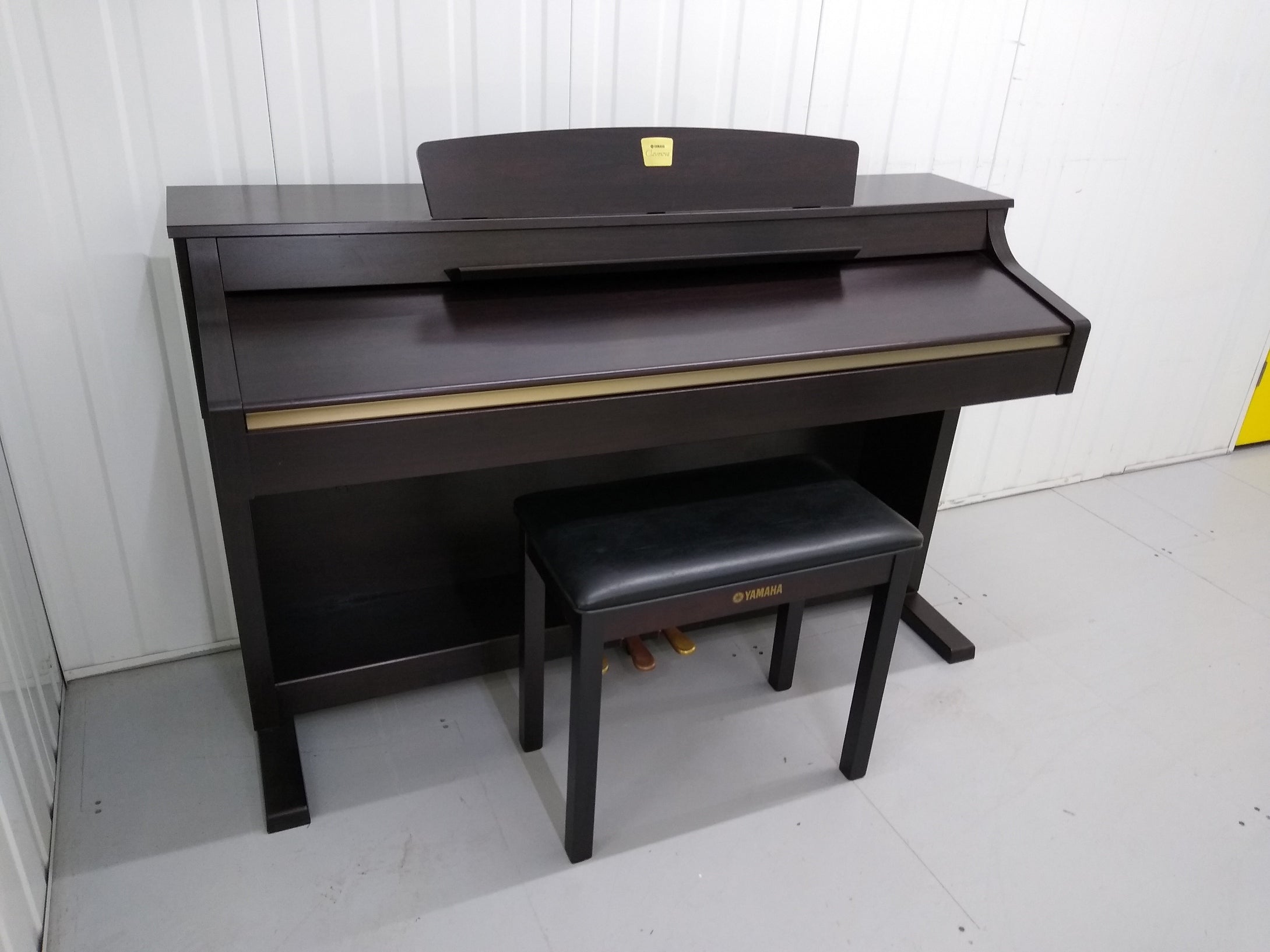 Yamaha Clavinova CLP-330 Digital Piano in rosewood with stool stock nr – Sulinda Music
