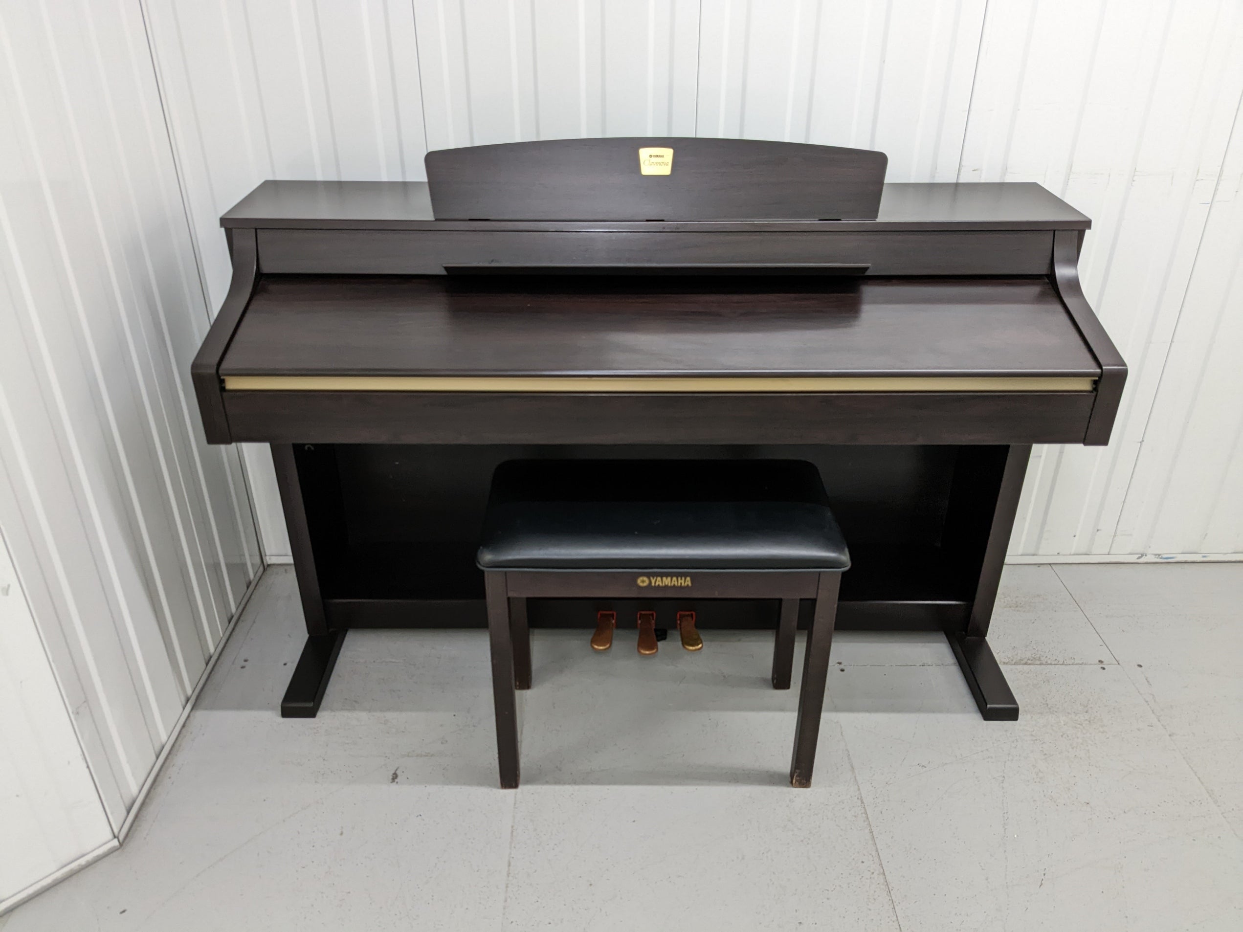 Yamaha Clavinova CLP-330 Digital Piano with matching stool stock nr 22 – Sulinda Music