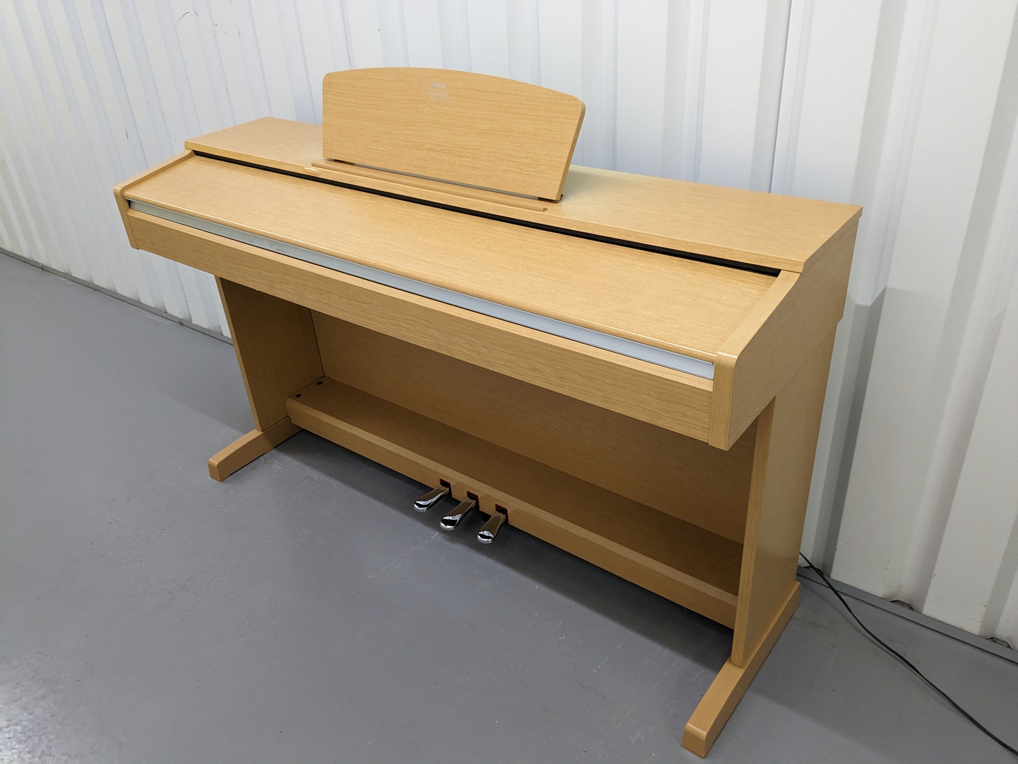 Yamaha Arius YDP-140 digital piano in cherry wood finish stock number ...