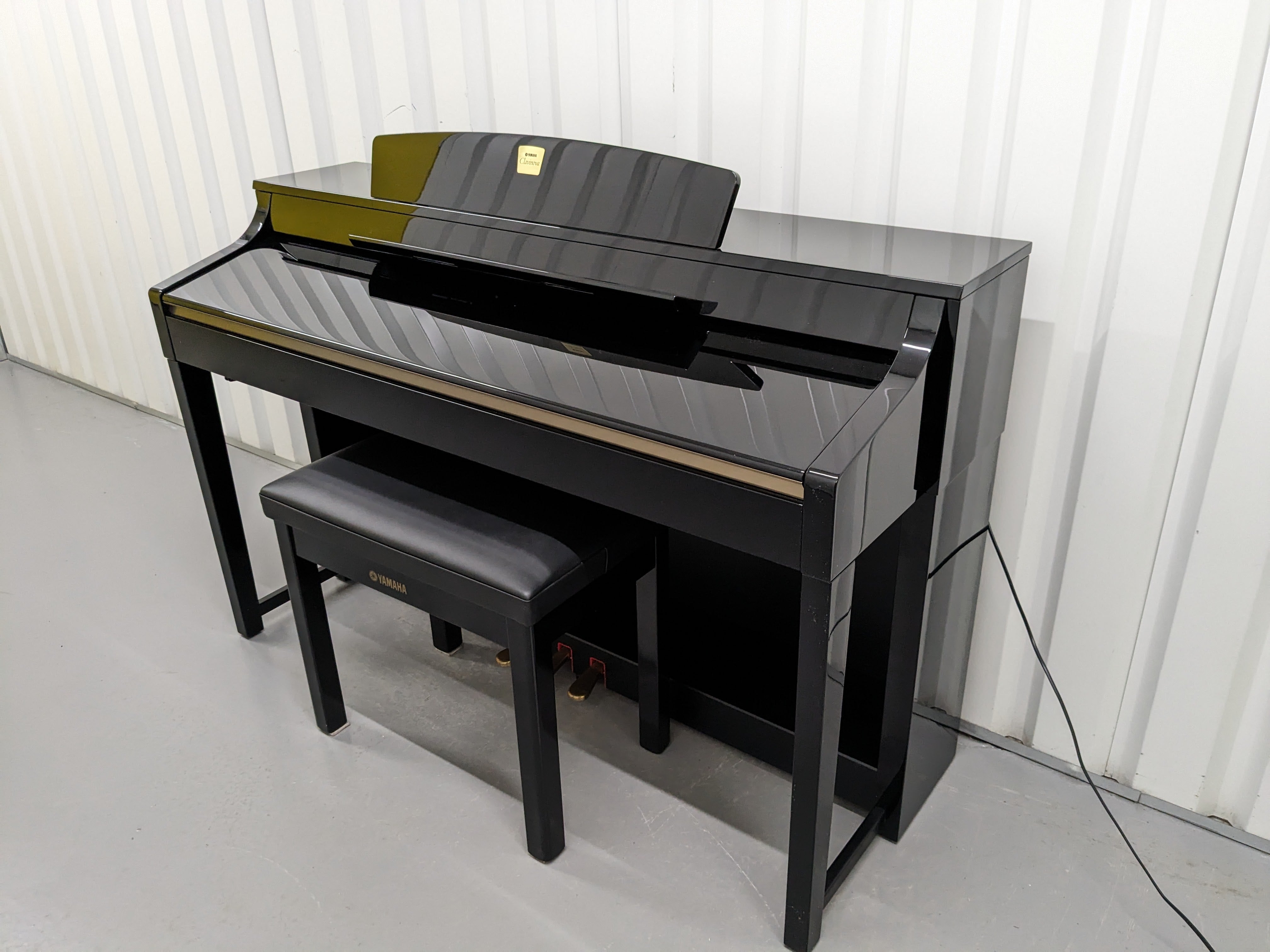 YAMAHA CLAVINOVA CLP-370PE DIGITAL PIANO + STOOL IN GLOSSY BLACK stock ...