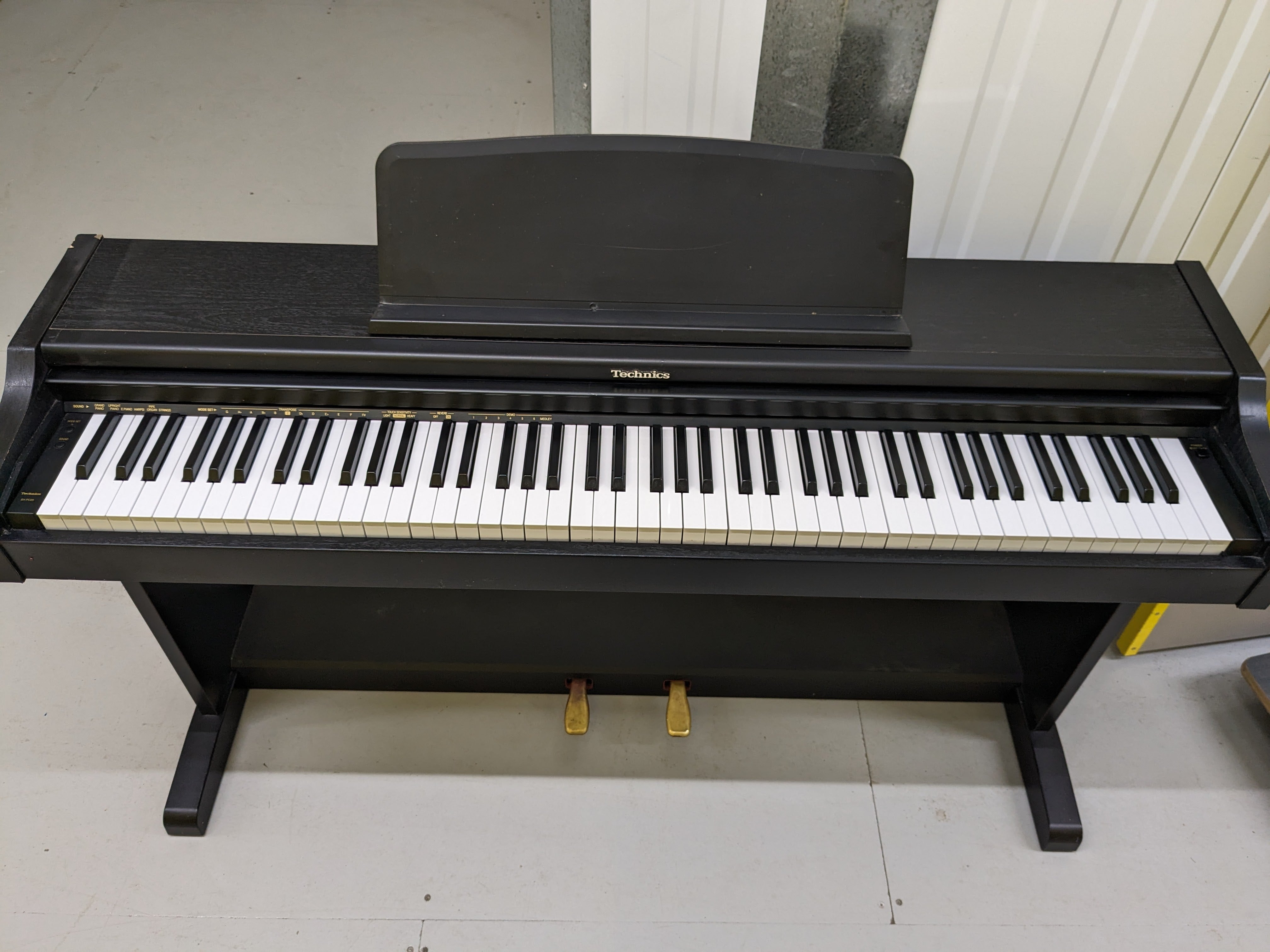 Technics SX-PC25 Digital Piano in satin black, Steinway samples stock ...