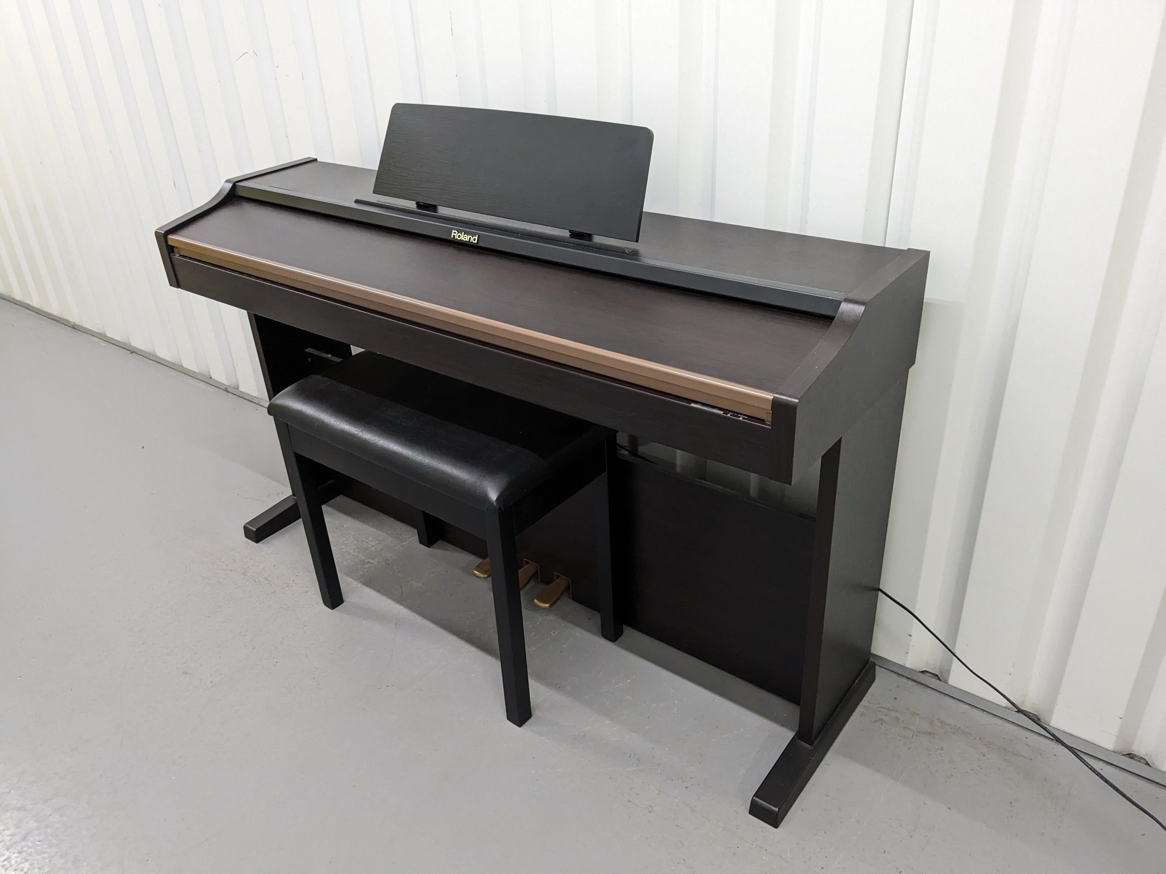 Roland HP101e Digital Piano in rosewood weighted keys 3 pedals, stock ...