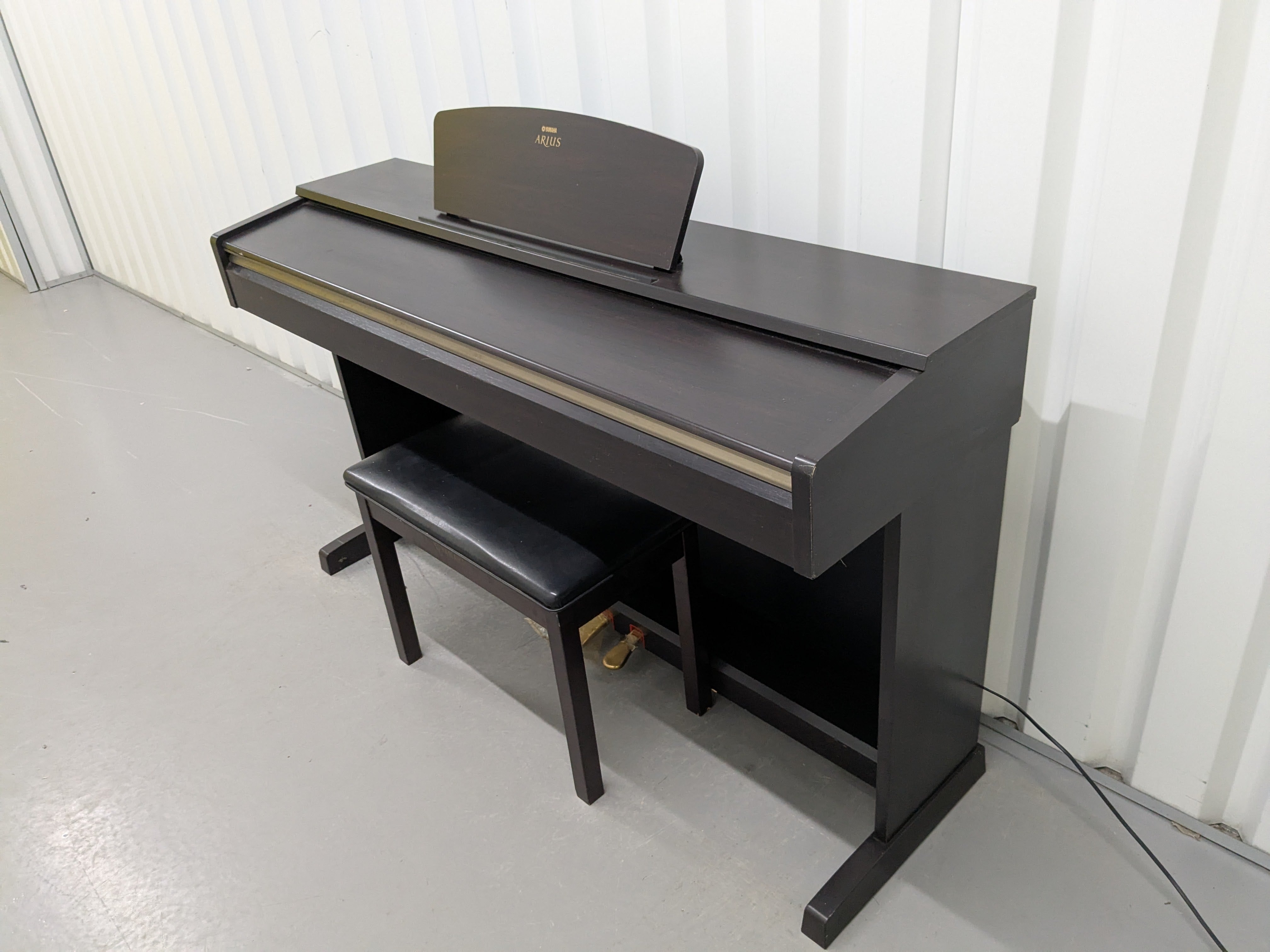 Yamaha Arius YDP-161 Digital Piano dark rosewood clavinova keyboard st ...