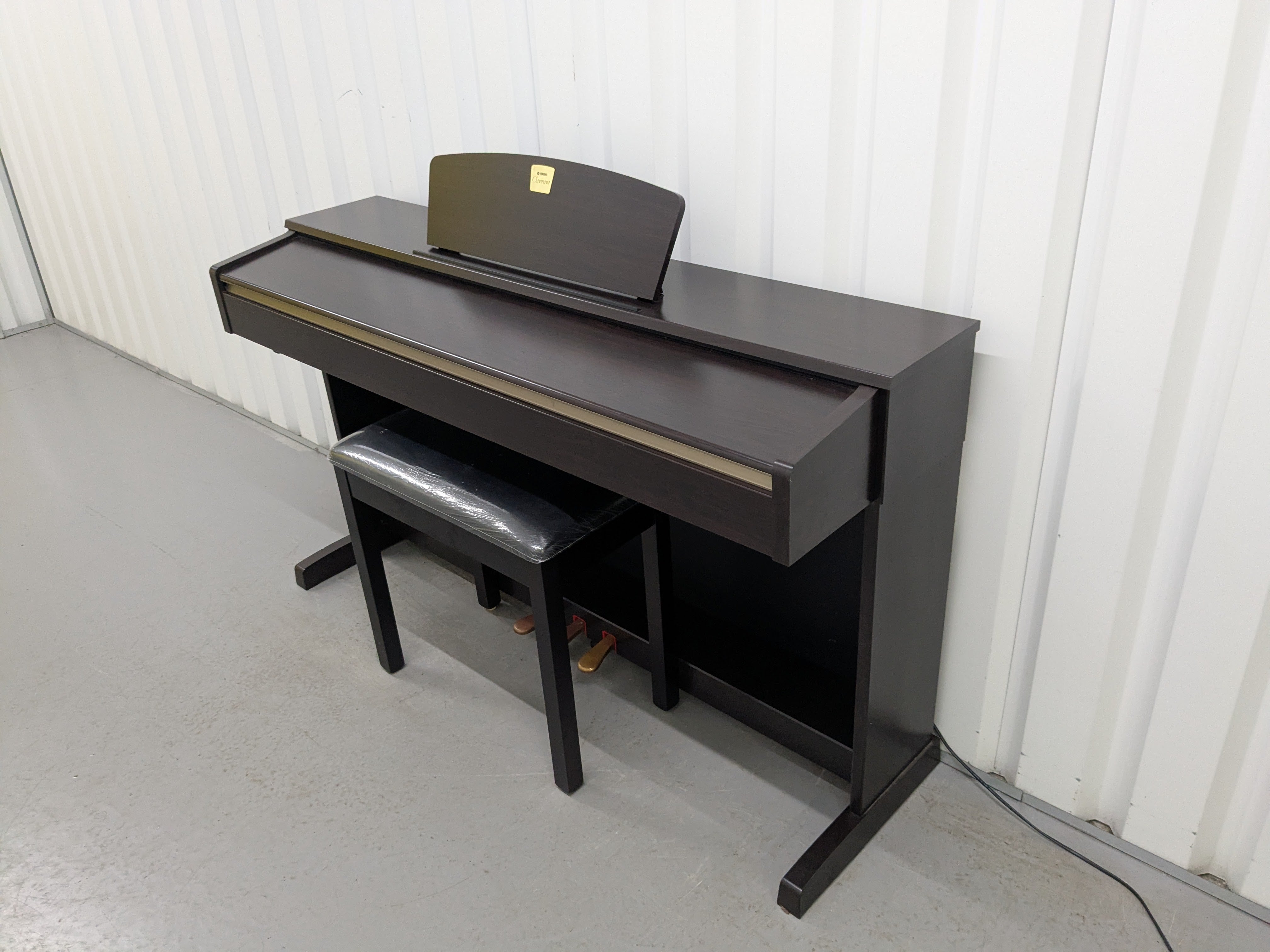 Yamaha Clavinova CLP-320 Digital Piano and stool in dark rosewood stoc ...